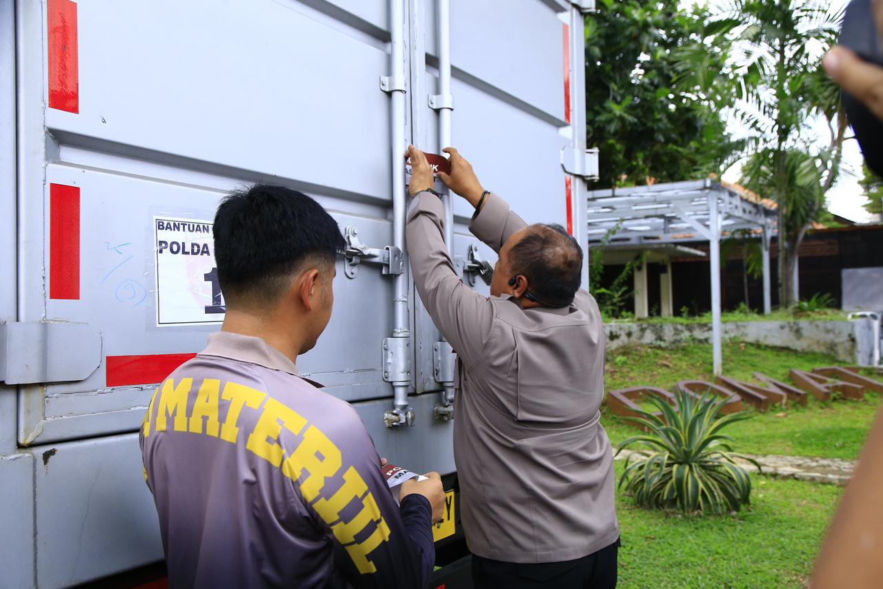 Slog Polri Percepat Distribusi Bantuan ke Tiga Provinsi Terdampak ...